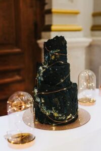 25 Show-Stopping Black Wedding Cake Ideas - I'm Saying YES!