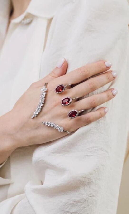 33 Hand Bracelet Ideas to Dazzle Your Next Wedding Outfit - I'm Saying YES!